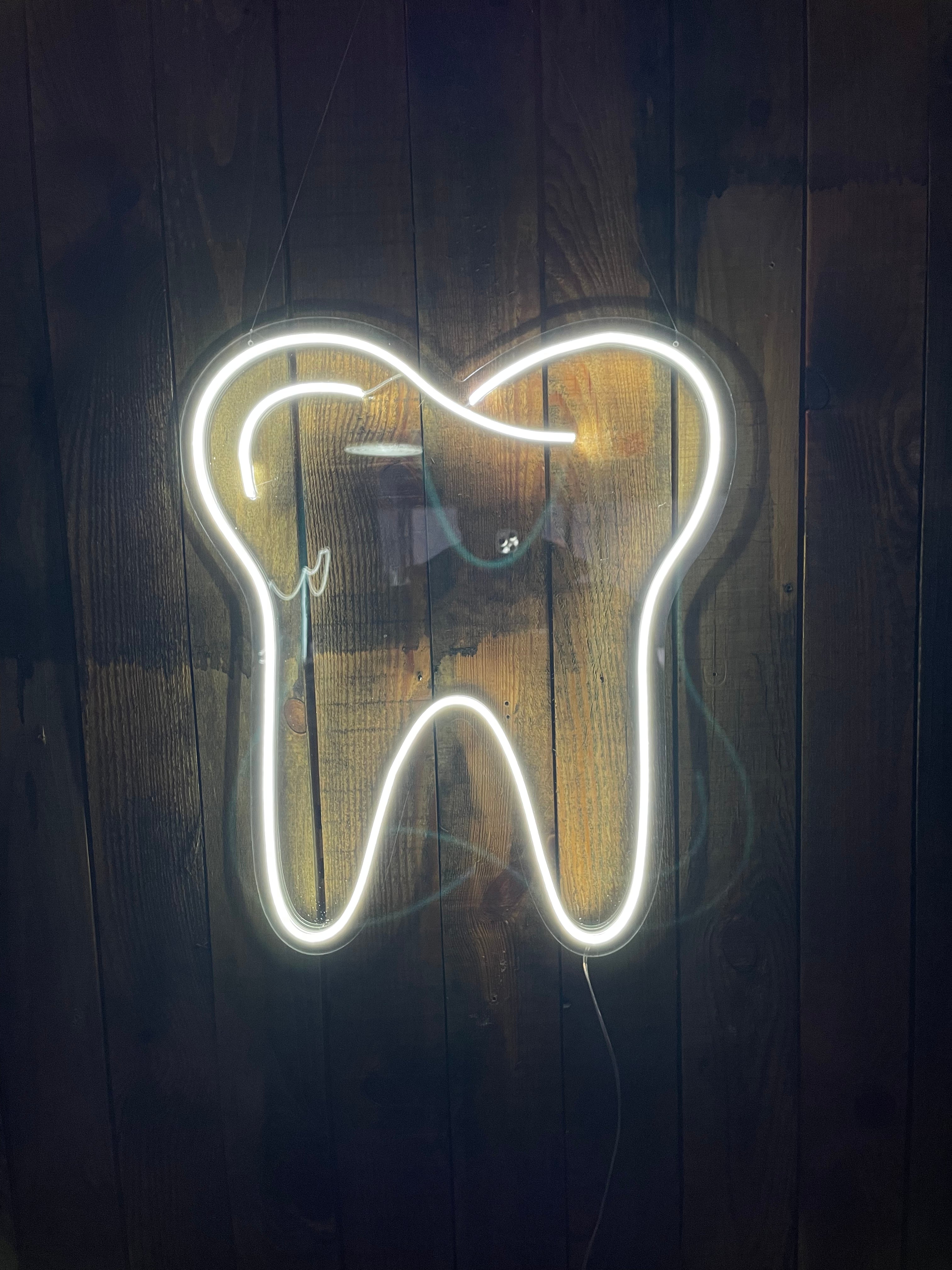 TOOTH Neon Dekor – Neon Art Store